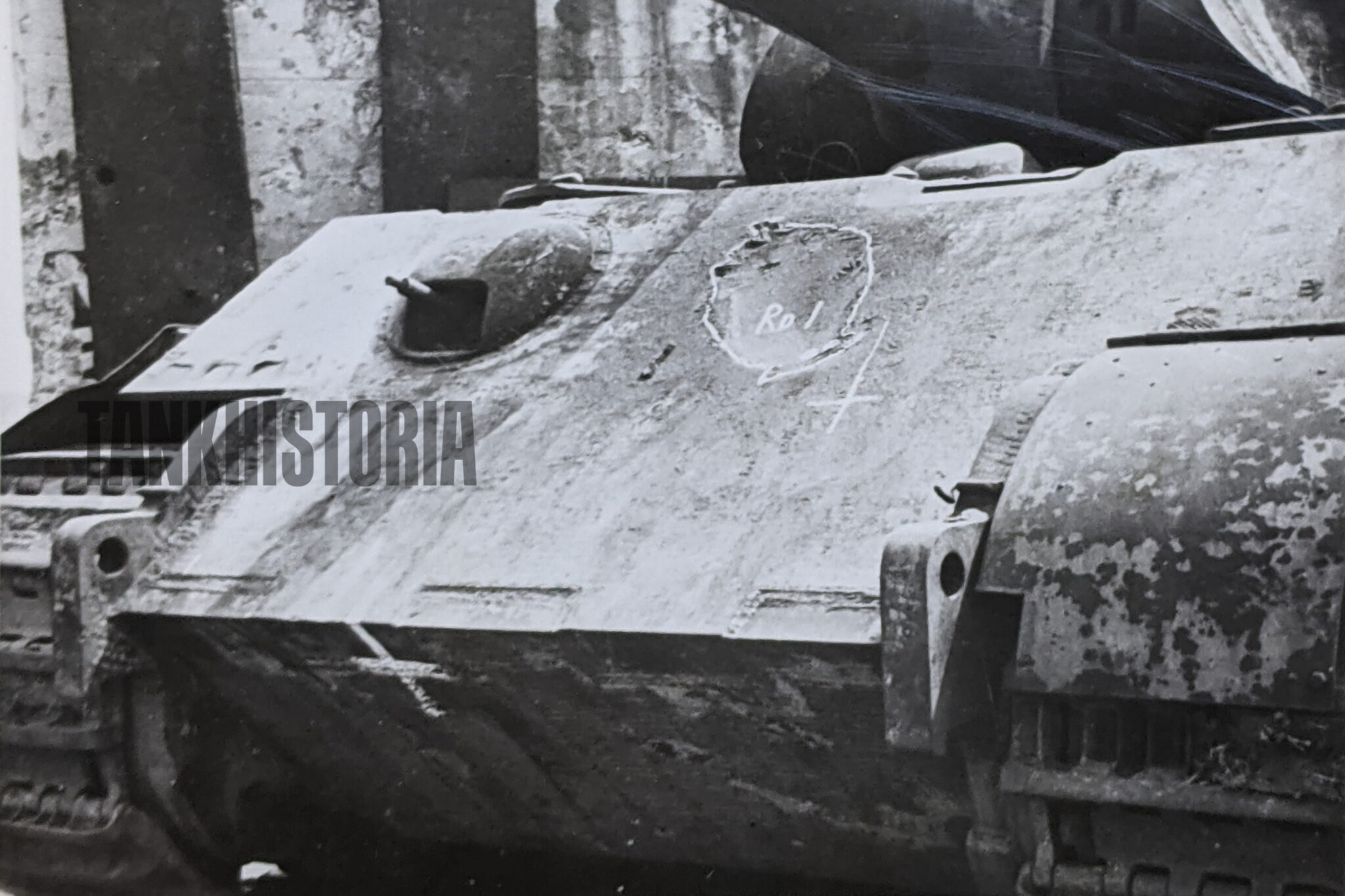 Tiger II vs 165 mm HESH Rounds