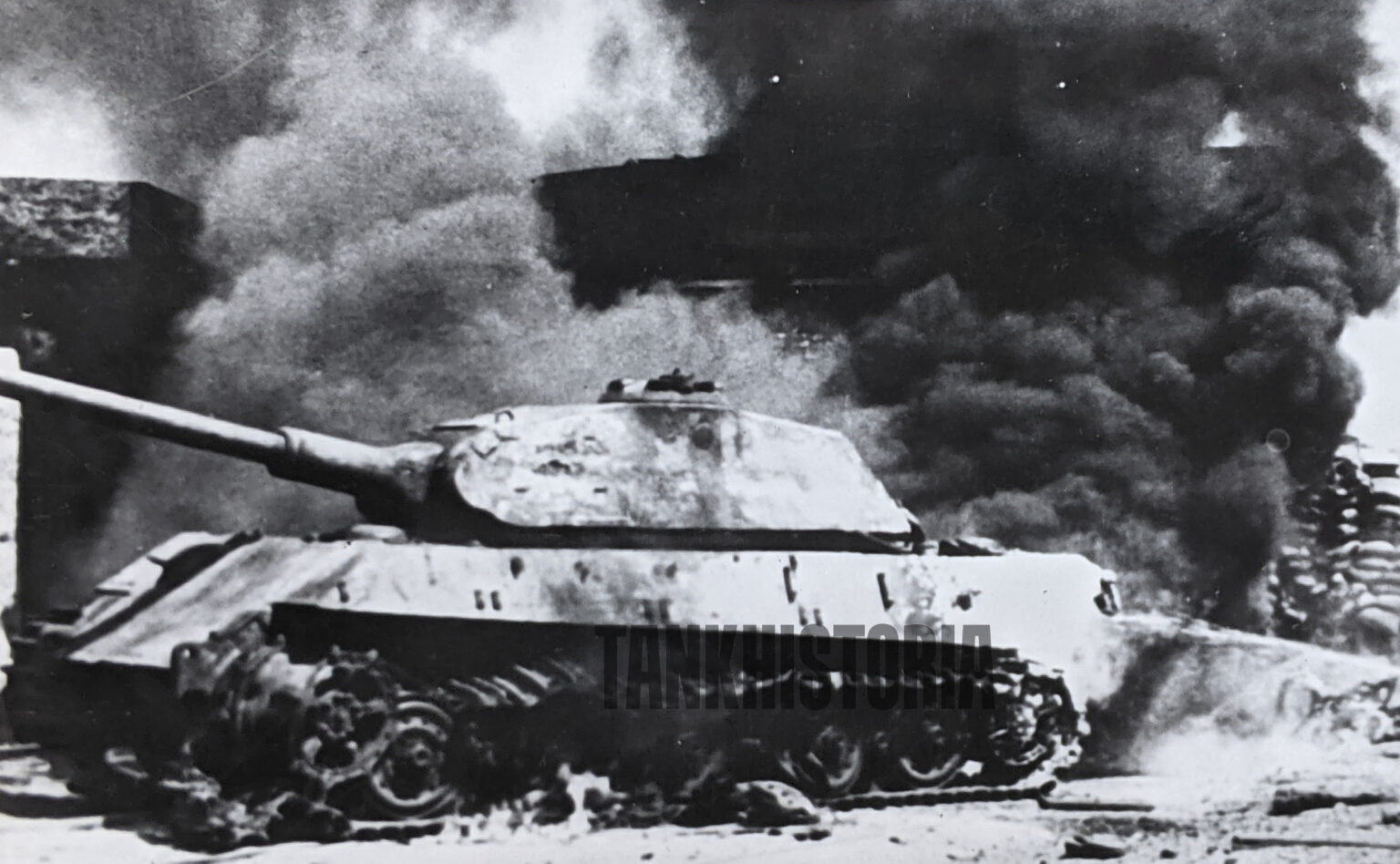 Tiger II vs 165 mm HESH Rounds